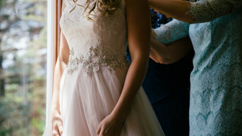 9 Must-Have Wedding Photos That Keep the Memory Alive – Cheers and ...