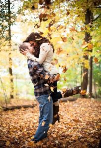 10 Fall Engagement Photos to Inspire You – Cheers and Confetti Blog by ...